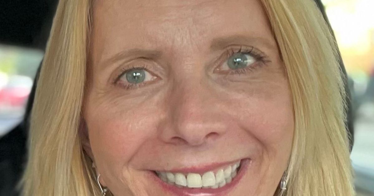 Dr. Laurie Bulkeley - Vet in Pensasola, FL - Vetster